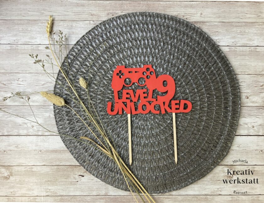 Cake Topper Level unlocked – Kreativwerkstatt Michaela Kettner